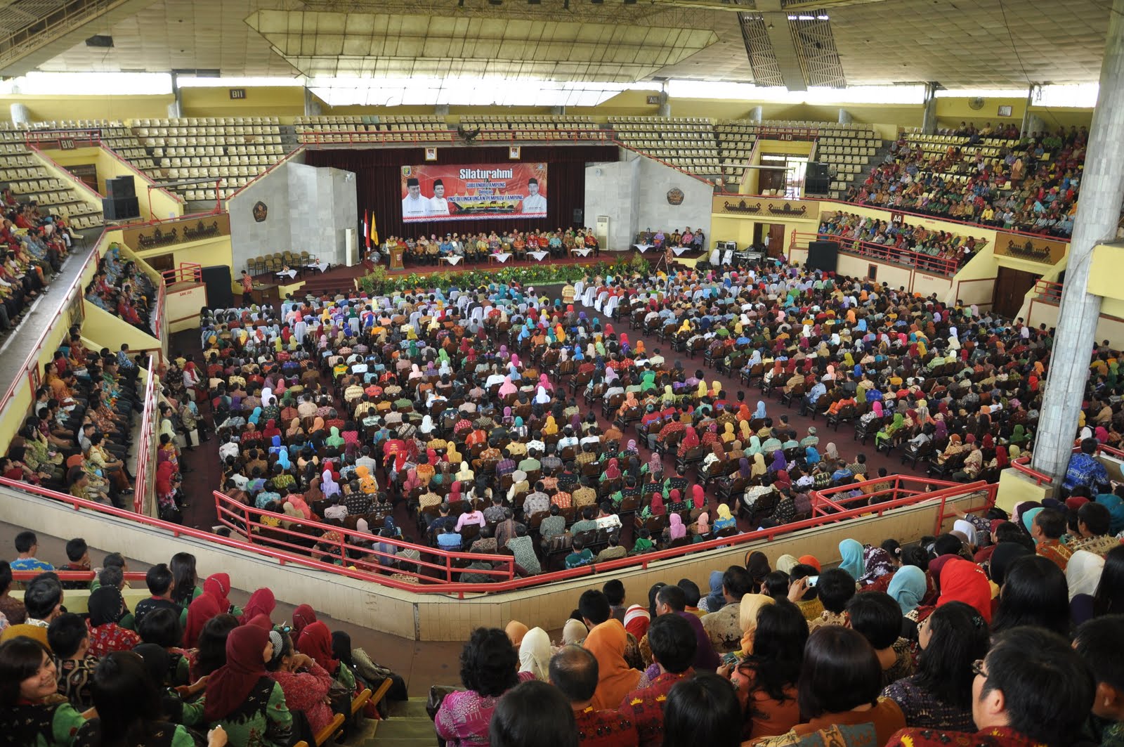 PNS Provinsi berkumpul di GSG unila sebelum cuti lebaran | LAMPUNG SPOT