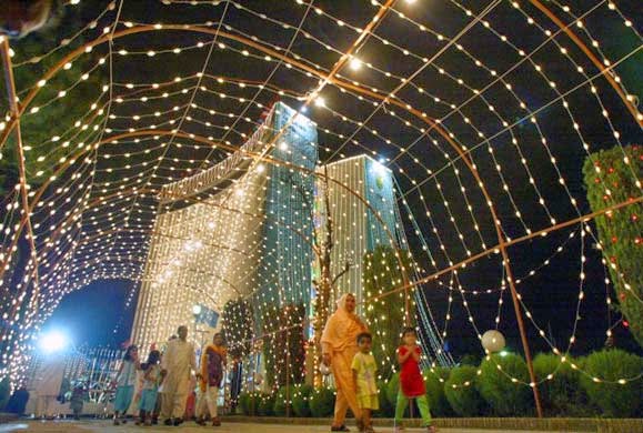 Around The Globe: PAKISTANI FESTIVALS