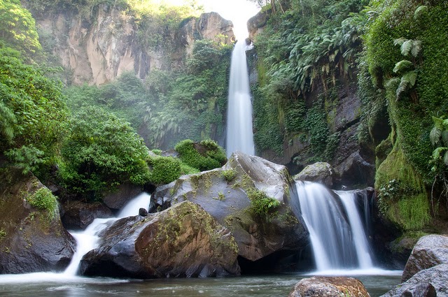 AIR TERJUN COBAN TALUN ~ batu adem