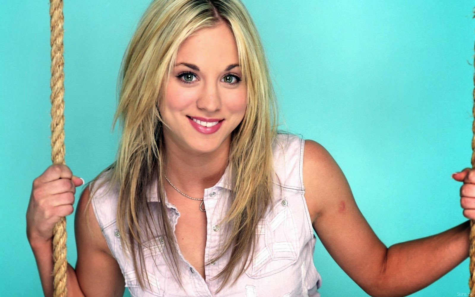 Kaley Cuoco Smile Wallpaper - HD wallpaper