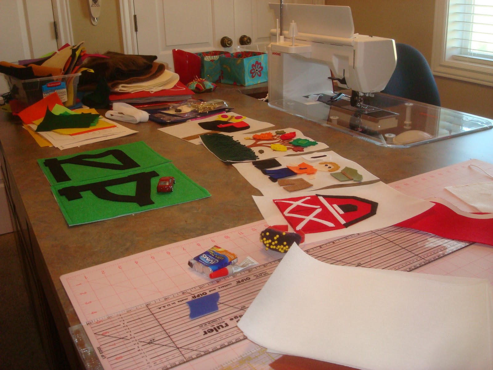 Because I say sew ;) : Making a messy sewing room...