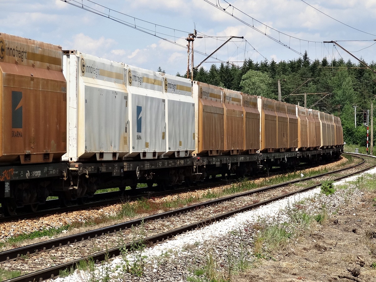 ET22-1040 na ostrym łuku 182 kilometra D29-8 | Kolejowe Kielce