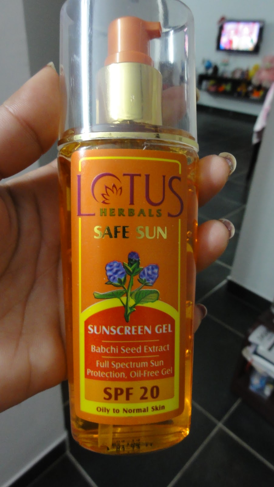 Makeup N Me: Lotus Herbals Sunscreen Gel SPF 20 (Oily To normal Skin)