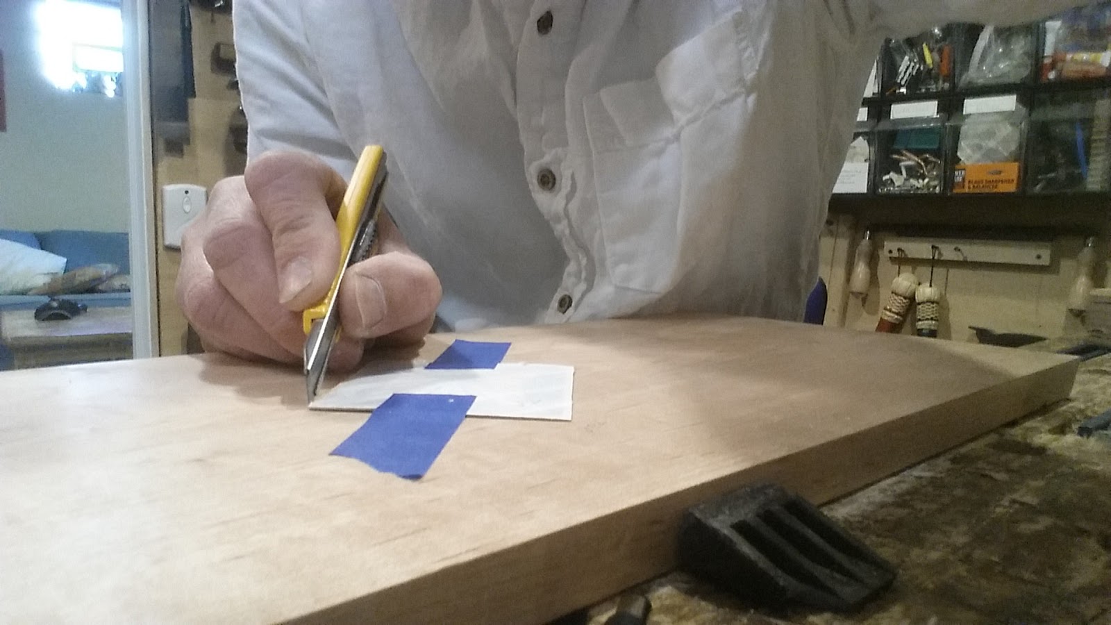 A Simple Diamond Shaped Inlay Using a Hand Router
