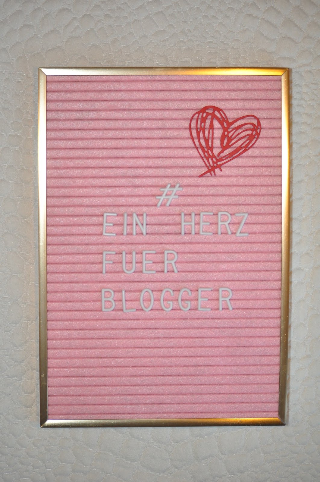 Lila-Laune-Träume: DIY KARTEN MIT HERZ UND BLOGGERPOST UND BLICK IN ...