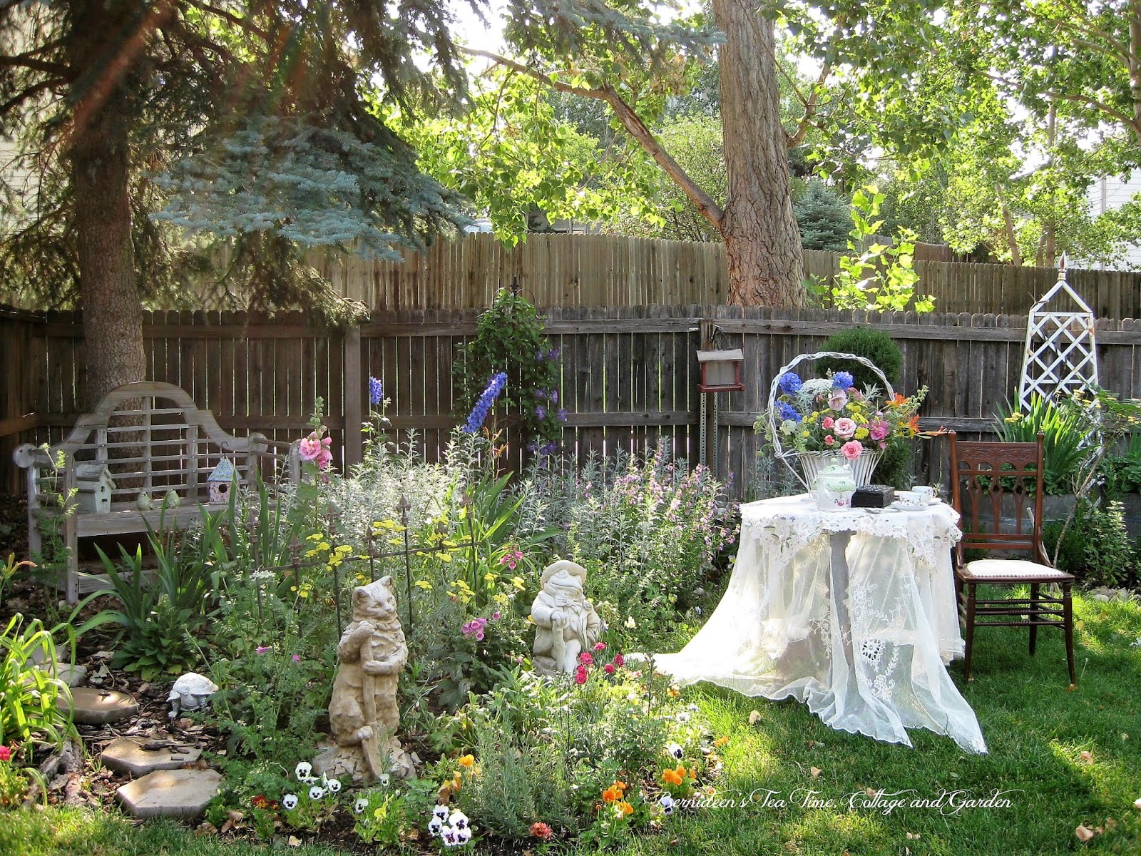 Bernideen's Tea Time, Cottage and Garden: TEA IN THE GARDEN
