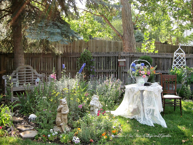 Bernideen's Tea Time, Cottage and Garden: TEA IN THE GARDEN