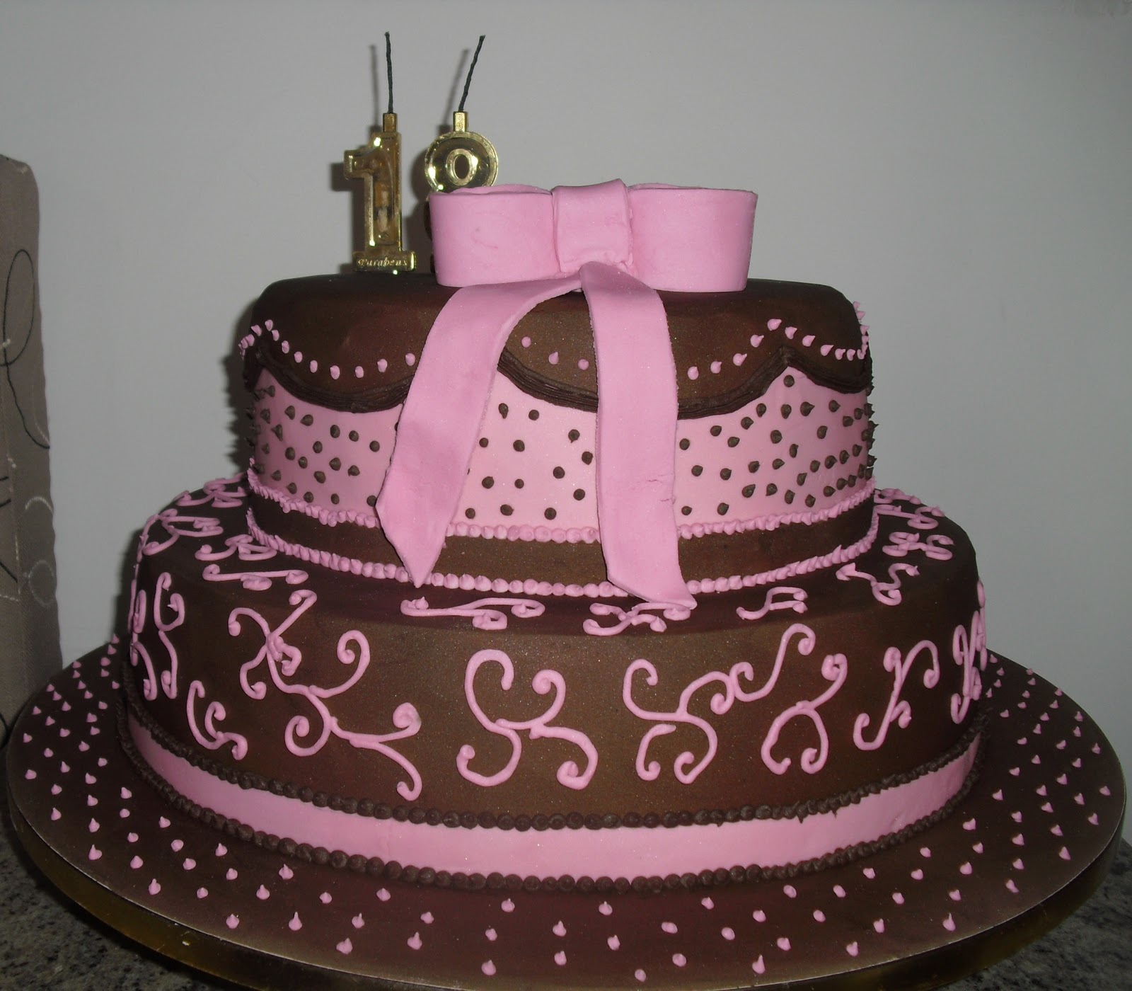 BOLOS LOURA CALDAS: Bolo Marron e Rosa e Laço Ref.: Nº 217