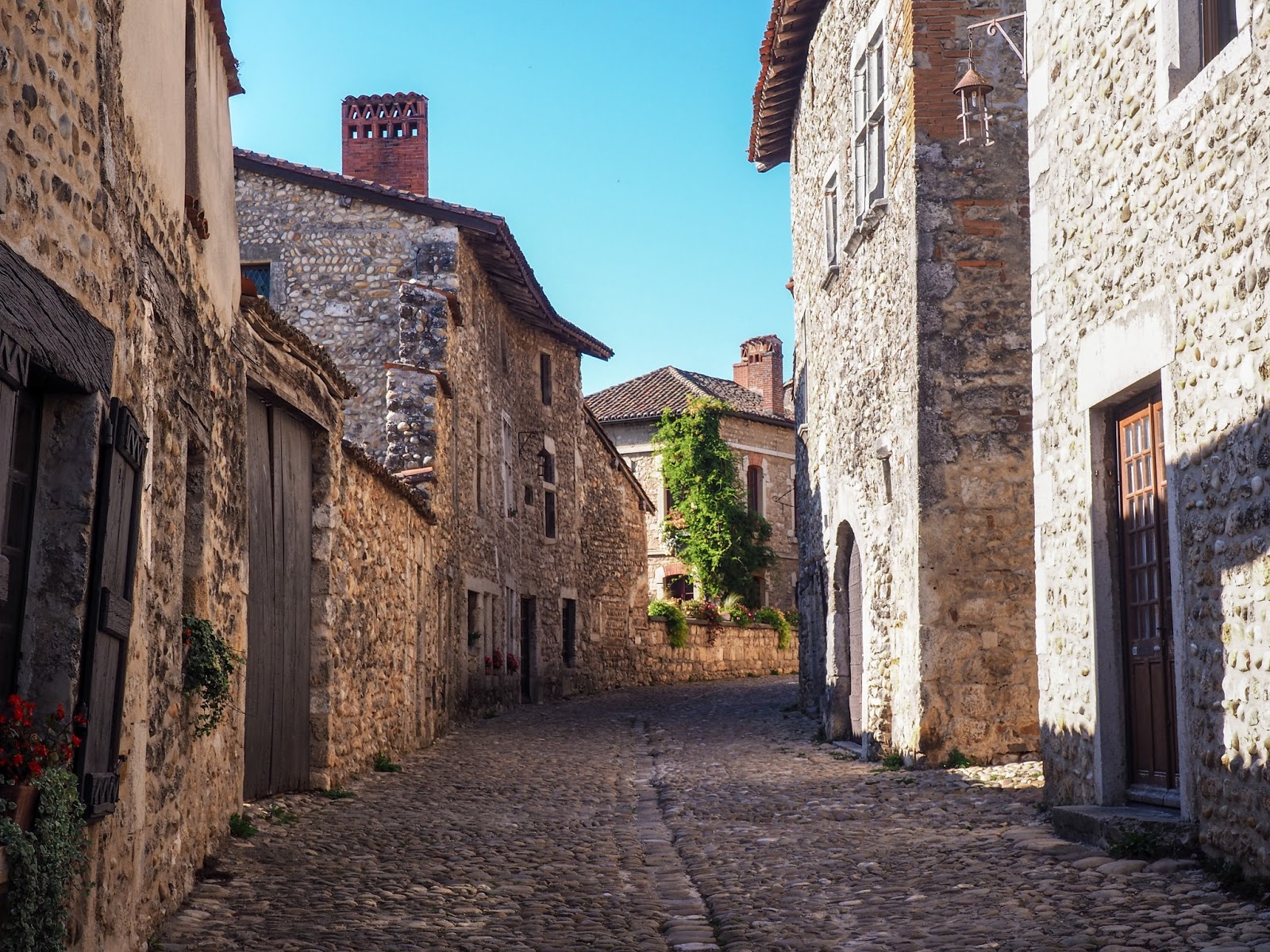 AIN | VISITER LA BELLE CITÉ MÉDIÉVALE DE PÉROUGES | Mes Petits Carnets ...