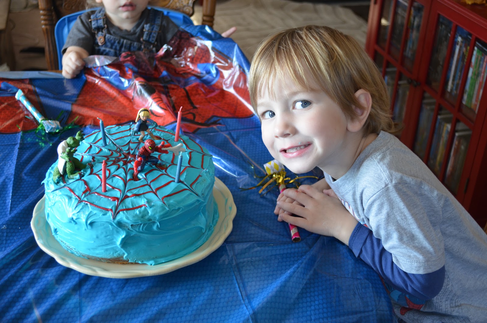 crafty-mom-of-3-diy-easy-spiderman-cake