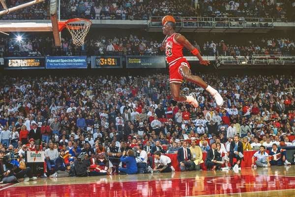 Techpicnews: Spectacular and unique jumping Michael Jordan