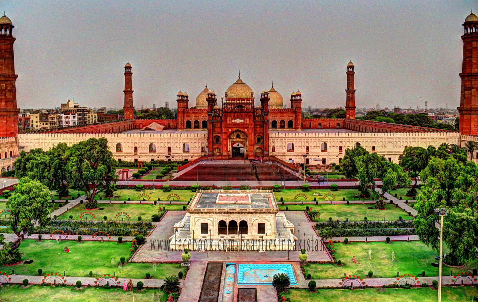 Badshahi Mosque Lahore (Badshahi Masjid Lahore) ~ Beautiful Places In ...