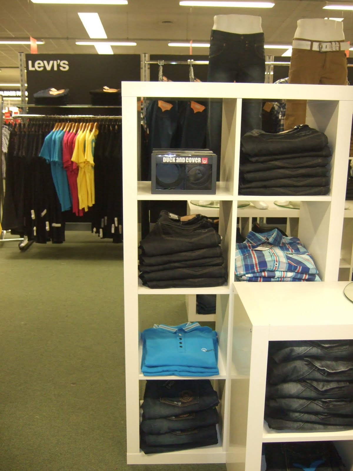 Leanne Laura: Visual Merchandising - Denim Display