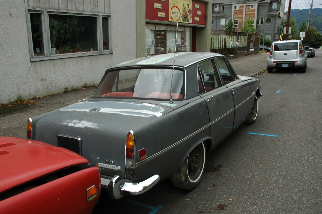 OLD PARKED CARS.: 1970 Rover 3500S, #1.