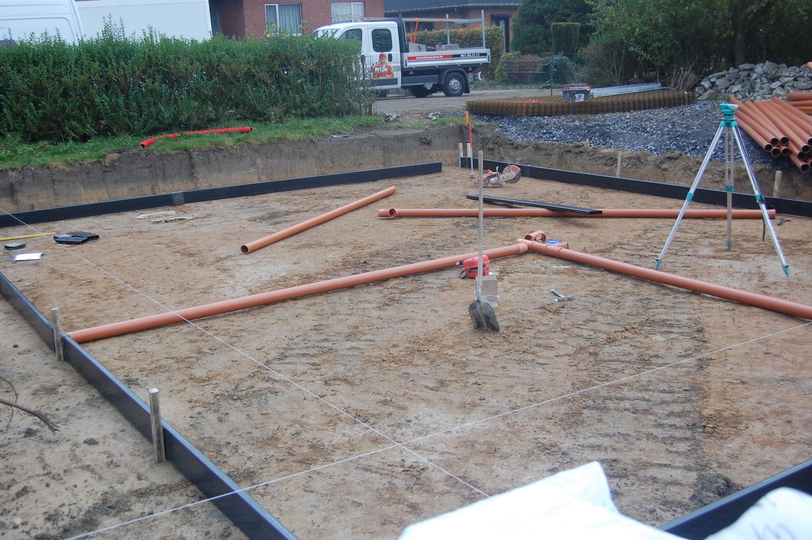 La construction de notre grotte: Préparation pour couler le radier ...