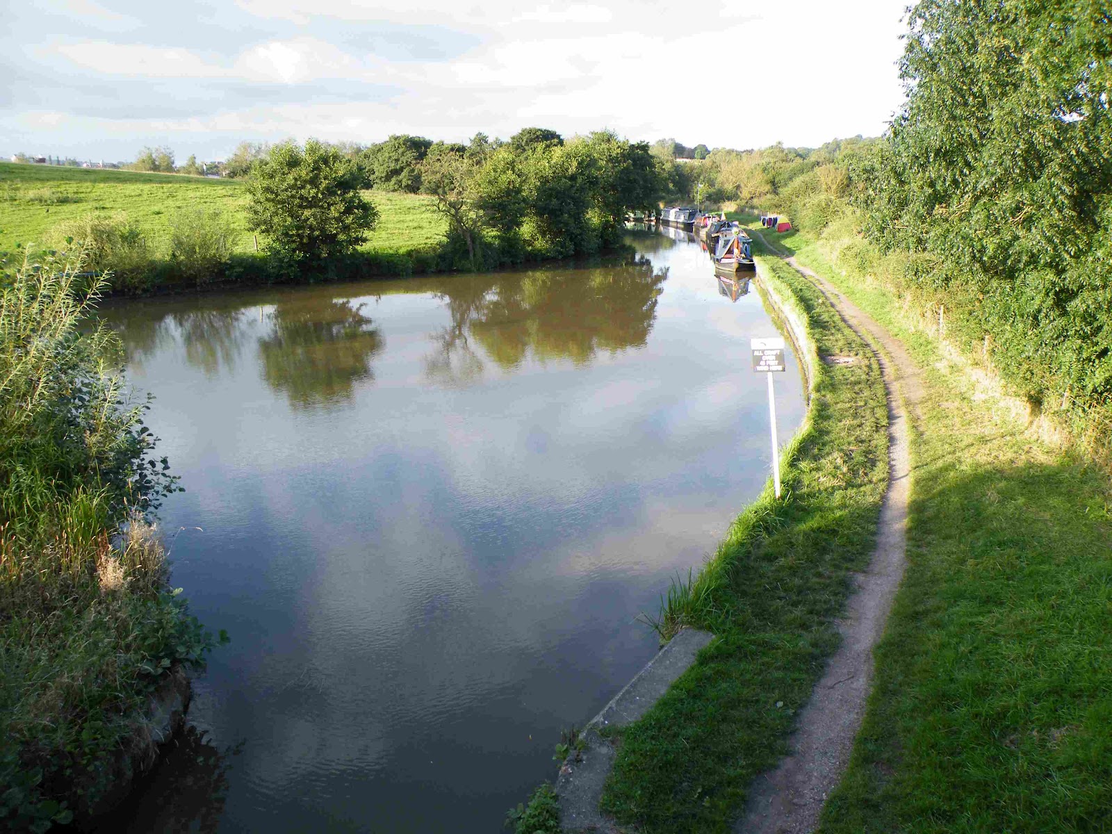 Travelling the Canals of England: Enjoying the Delights of the Caldon Canal