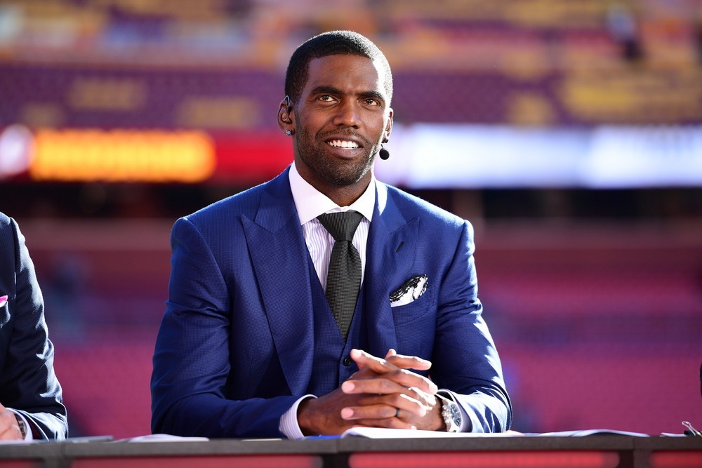 Randy Moss not sold on Patriots O-line
