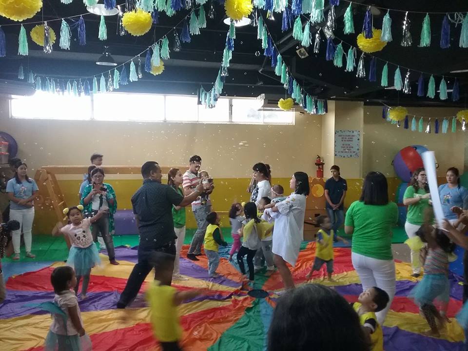 BaliwageNews: PAMPERS: Lakaw na! Cebu moms dance to the new Pampers ...