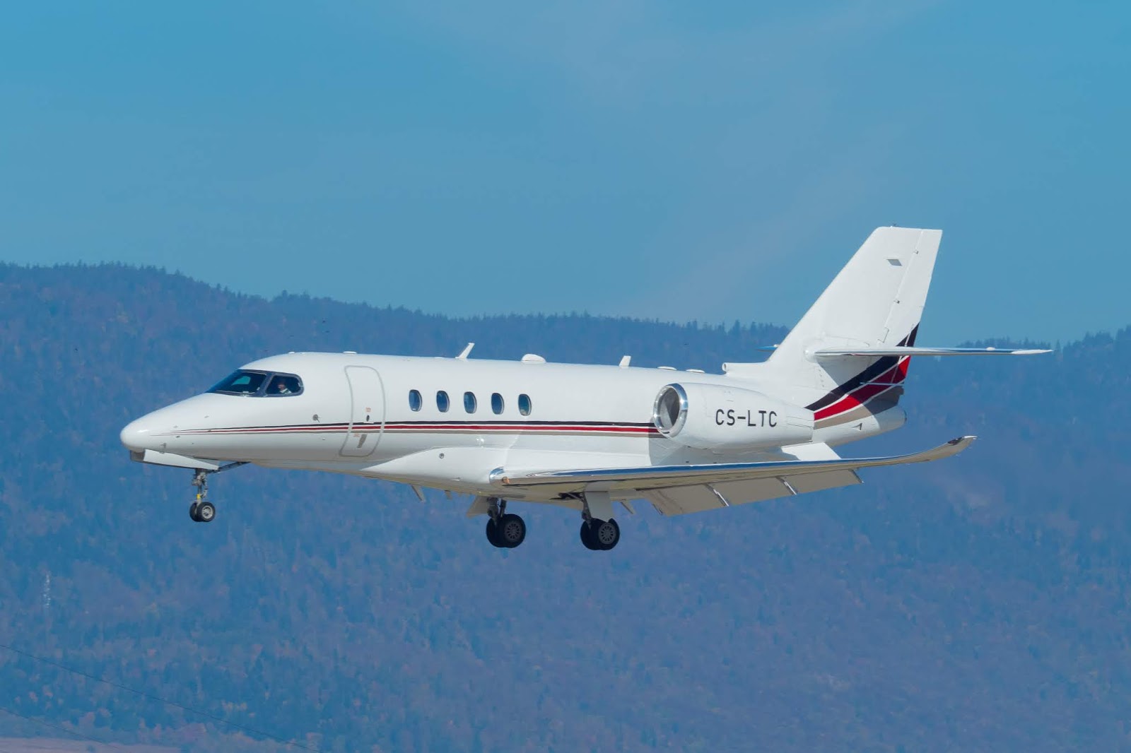 FLUGZEUGE Privatjets etc: CS-LTC Cessna C380 Citation Latitude C68A c/n ...