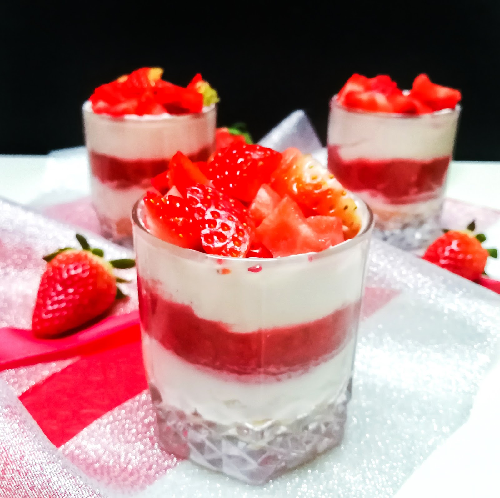 Veganska jagodna tortica v kozarčku [VG, BG] - Homemade with Vesna