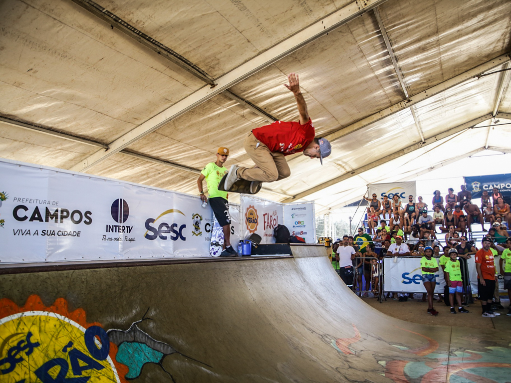 Arquibancada da Arena Radical lotada na clínica com Sandro Mineirinho