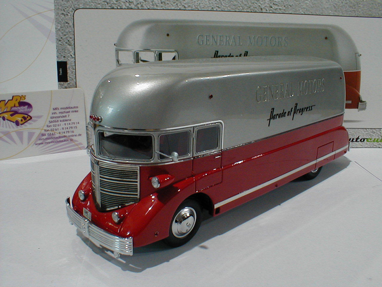 CARHUNTER : GENERAL MOTORS PARADE OF PROGRESS- FUTURLINER OR STREAMLINER?