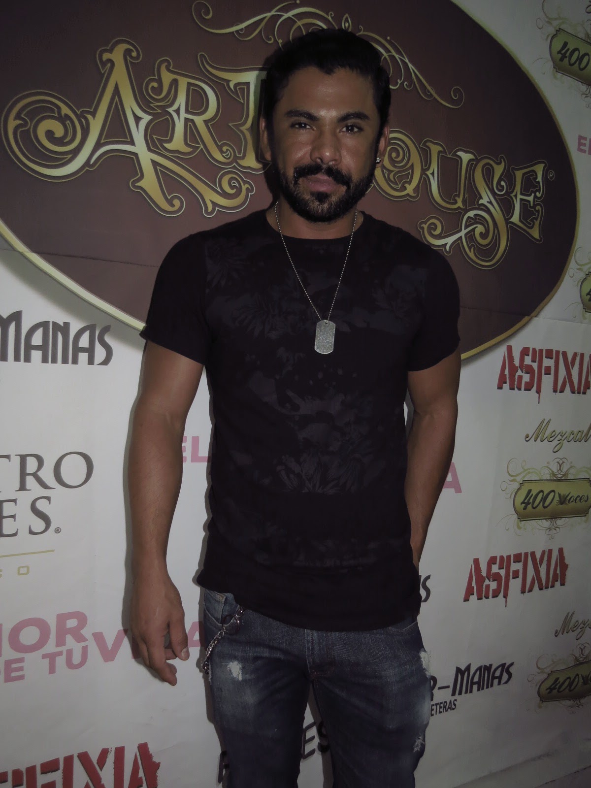 ZONA DE FAMOSOS: ALEJANDRO BELMONTE HACE EL AMOR DE SU VIDA AL TEATRO BREVE