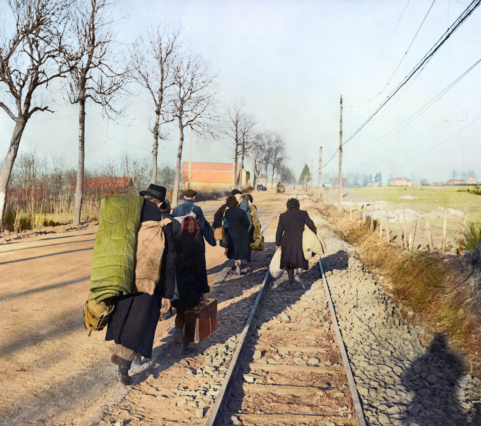 13 Fascinating Colorized Photos of Refugees During World War II ...