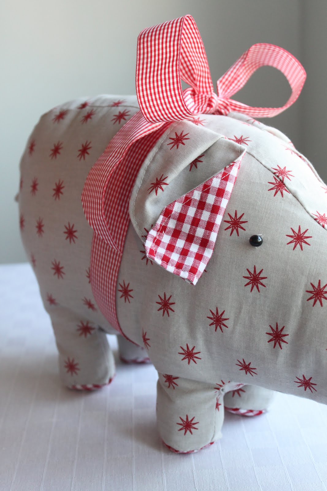 d- sign & inredning: Sy din egna "bamse-gris"...