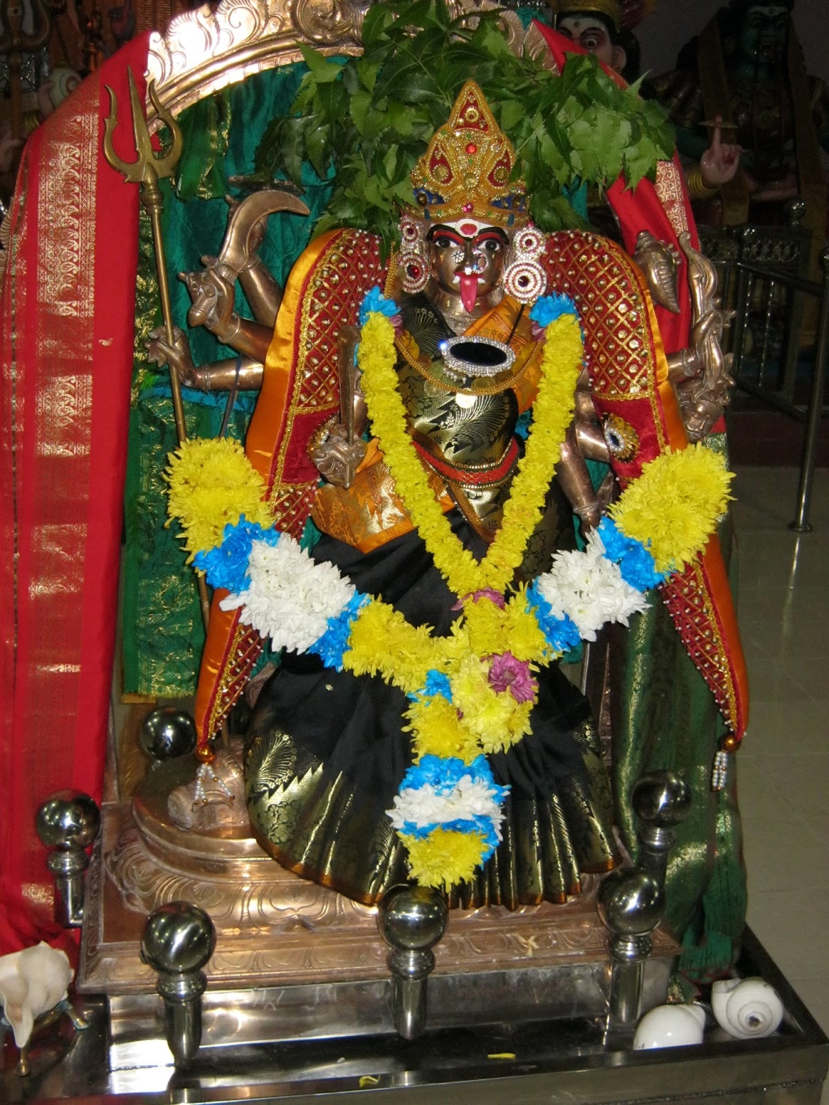 SRI MAHA KALIAMMAN GOLDEN TEMPLE: KALIAMMAN ALANGGARAM
