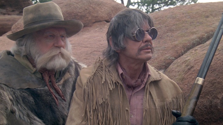 FAR WEST: EL DESAFÍO DE BÚFALO BLANCO (1977)