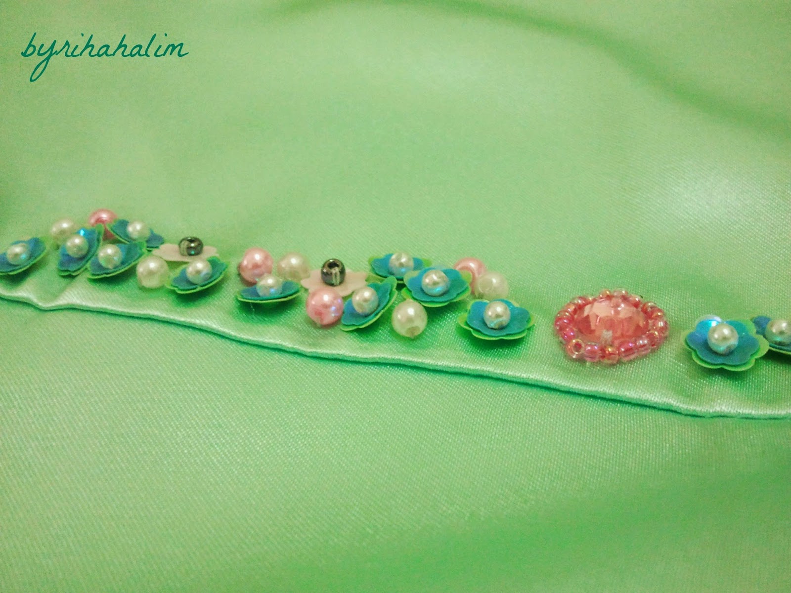 Jahitan Manik dan Labuci byrihahalim: JAHITAN MANIK PADA DRESS