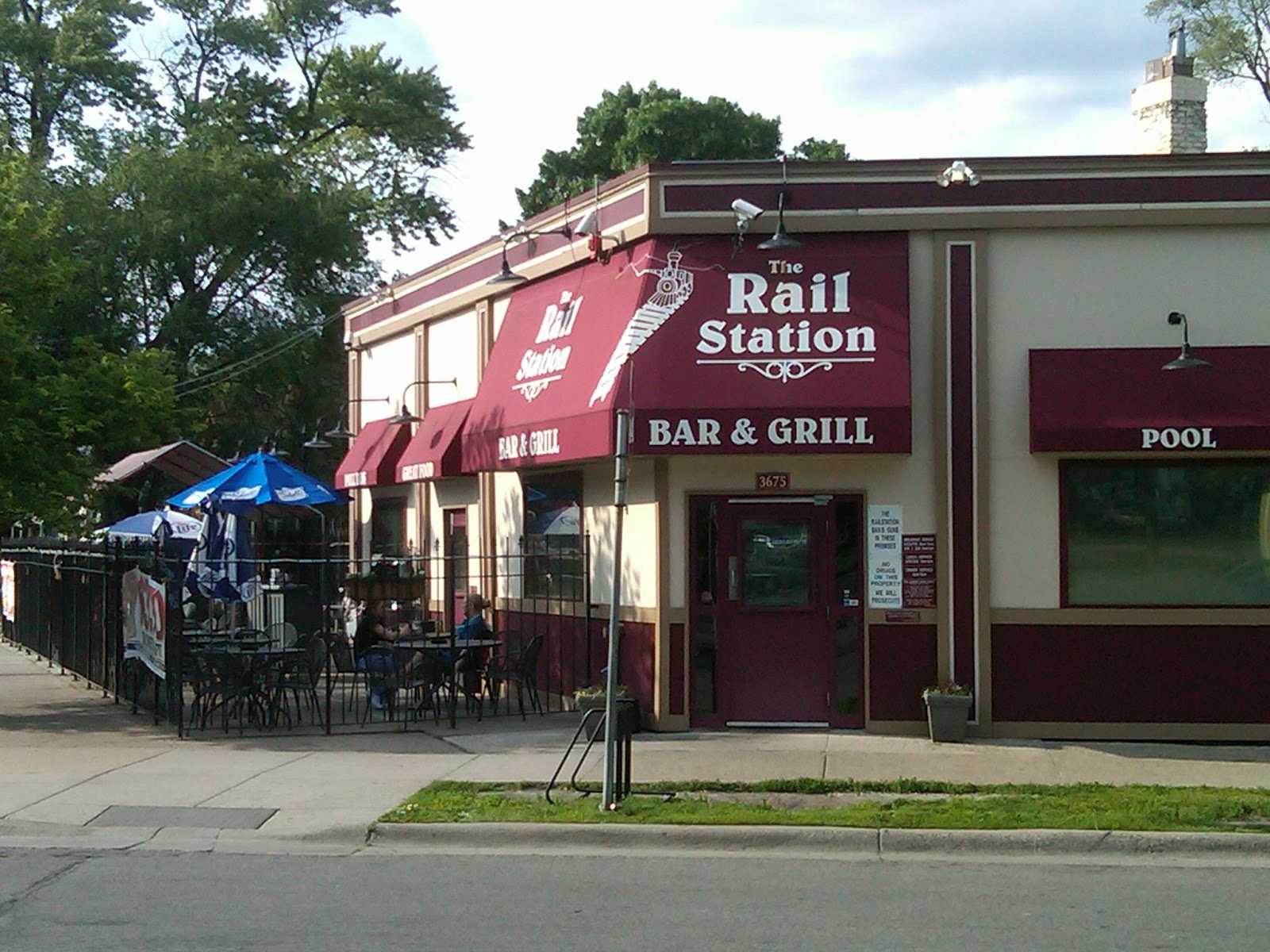 pint sized revelations: The Rail Station Bar and Grill (Minneapolis, MN)