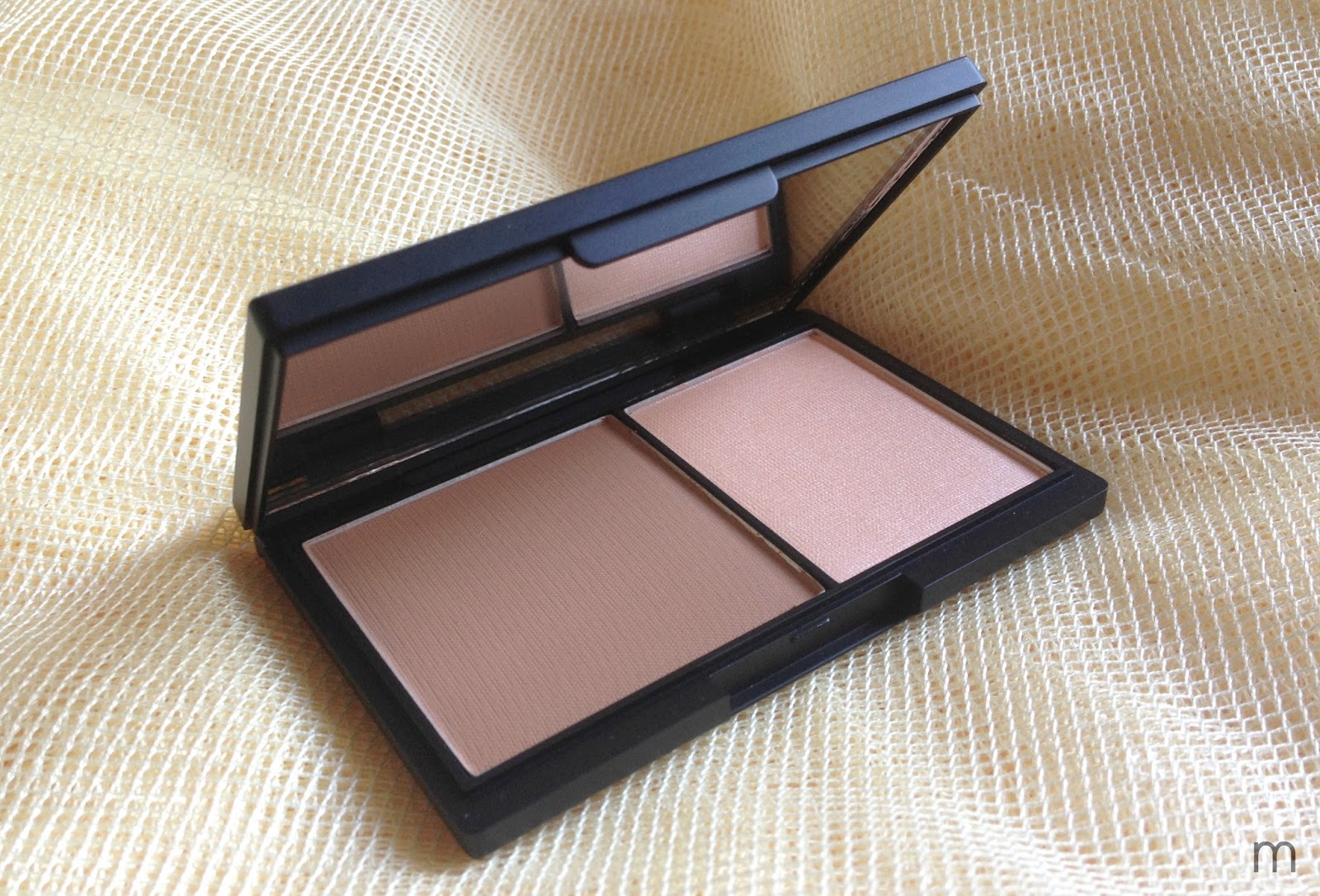 METAL AND MAKEUP: Sleek Face Contour Kit - Light