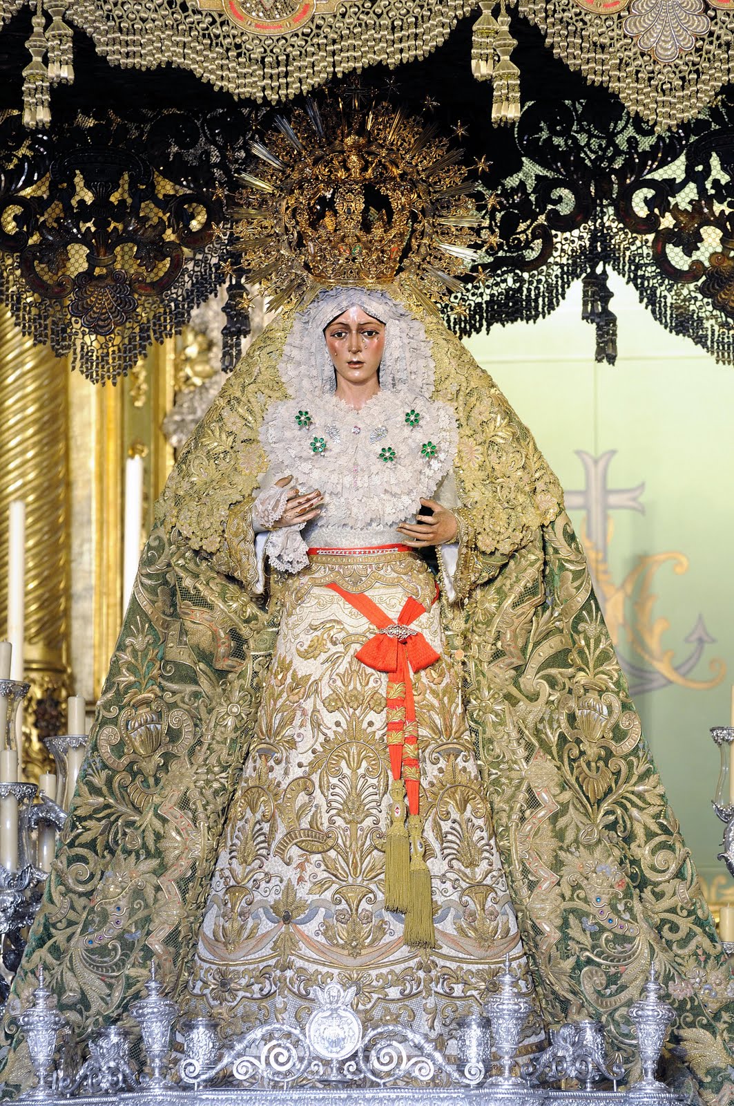 SEVILLA A TRAVES DE UN OBJETIVO: LA MACARENA EN SU PASO