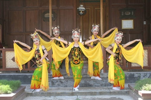 Gandrung Dance as Icon of Banyuwangi Regency, Indonesia - Gudi-SmaZinees