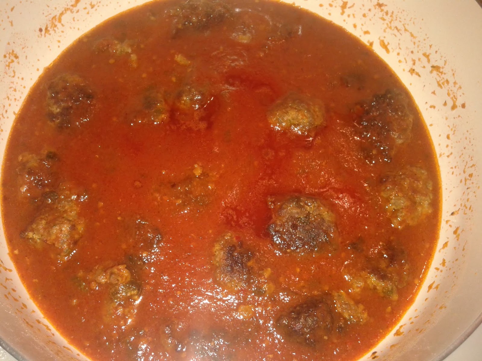 Вкусни фантазии: Кето кюфтета с доматен сос