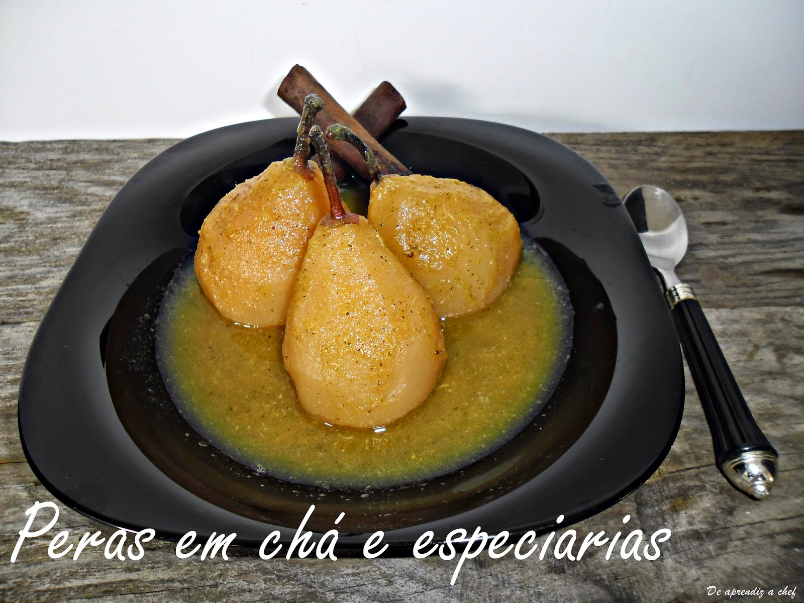De aprendiz a chef: Peras em chá e especiarias