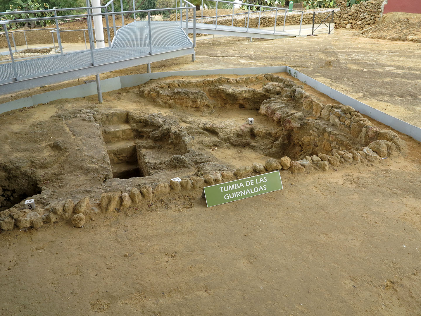 Francisco Javier Torres Goberna: Necrópolis romana de Carmona