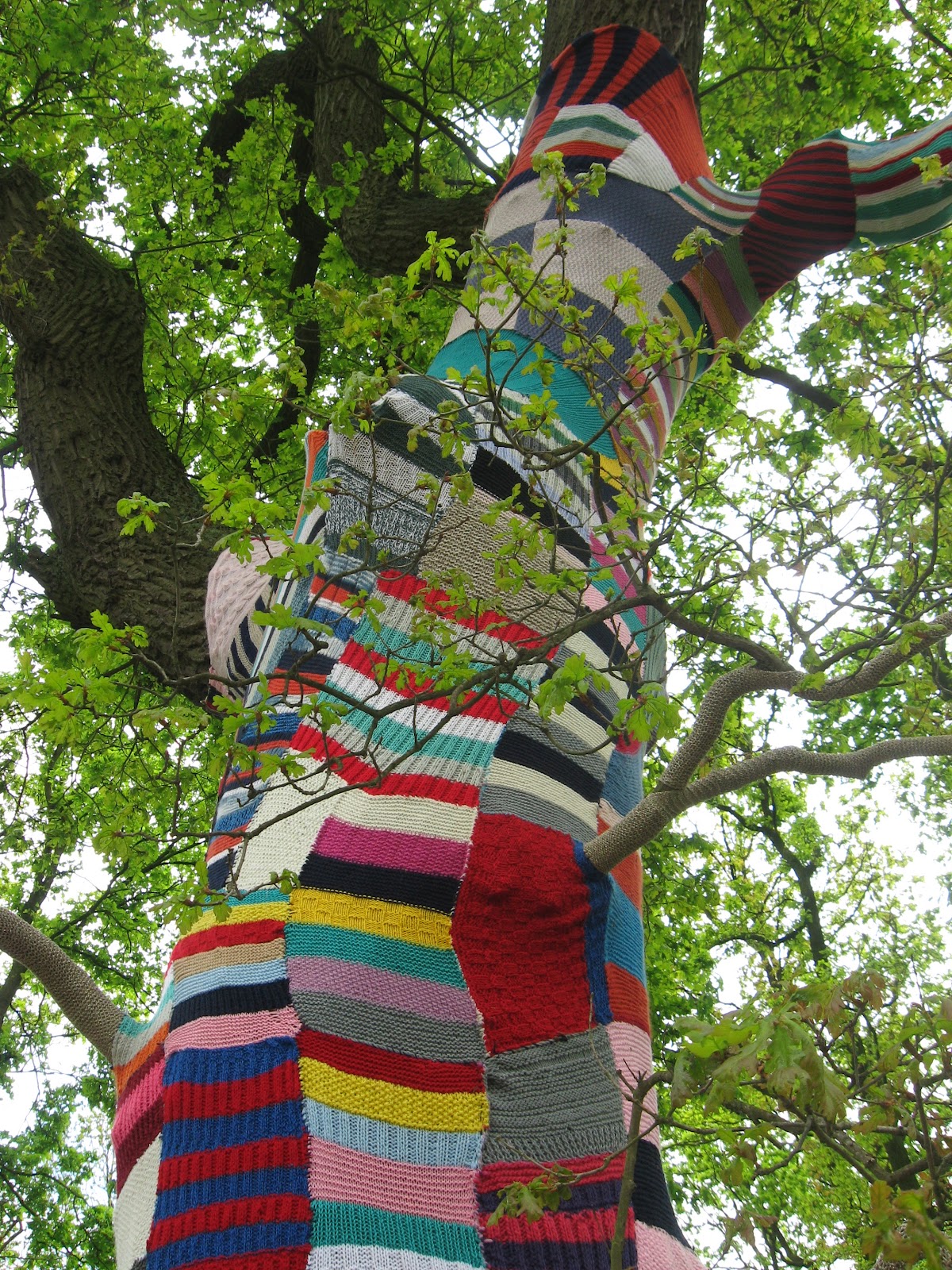 A Tuesday Night Memo: De Lapjesboom ~ Thoughts on urban knitting