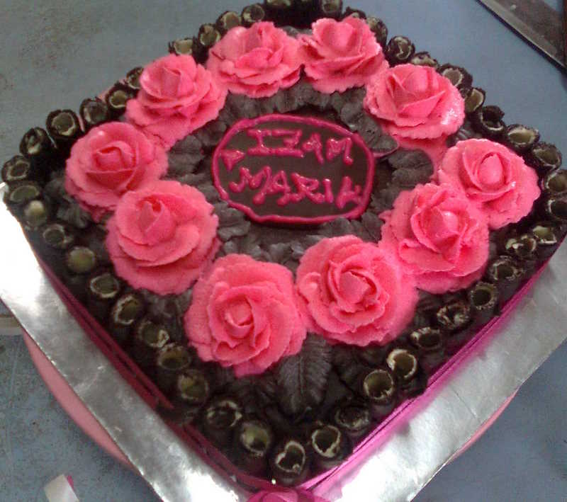 MAMA IYTA @ IYTA FROZEN: Kek dan Cupcake Hantaran tema Pink + Hitam