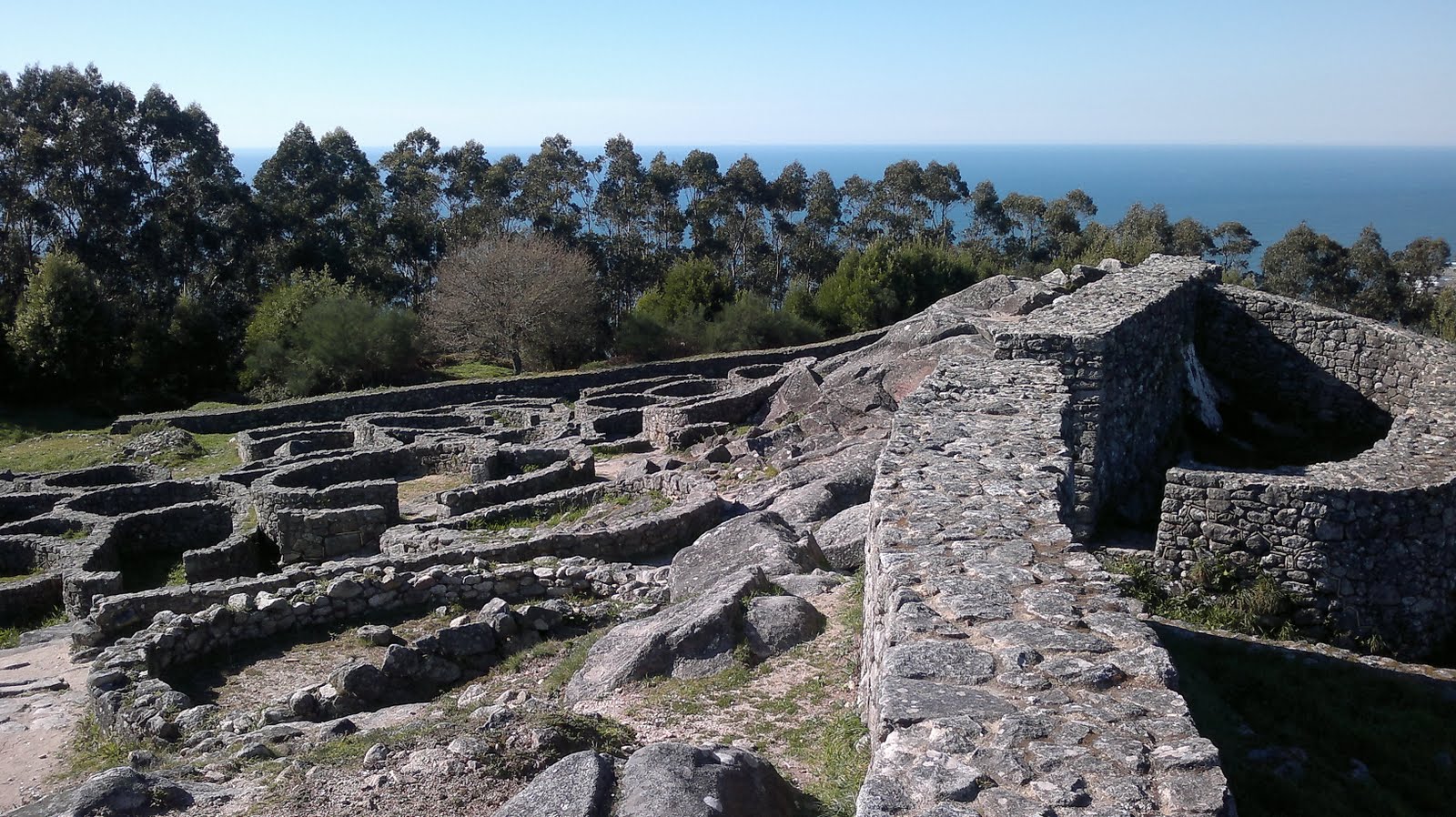 Descubriendo Galicia: En dirección al Castro de Santa Tegra