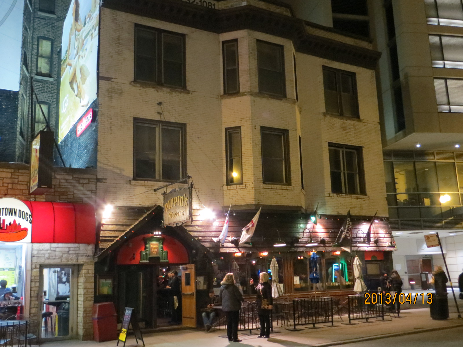 Jeeps Pubs Taverns and Bars: Pippin's Tavern (Chicago)