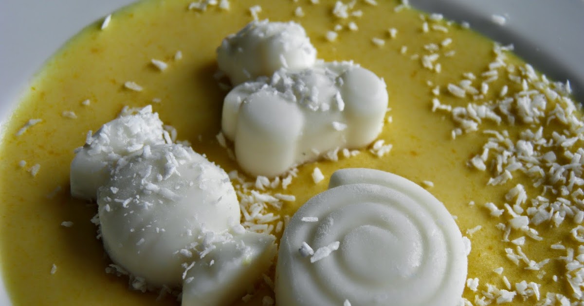 MOUSSE DE MANGO CON BOMBONES DE COCO