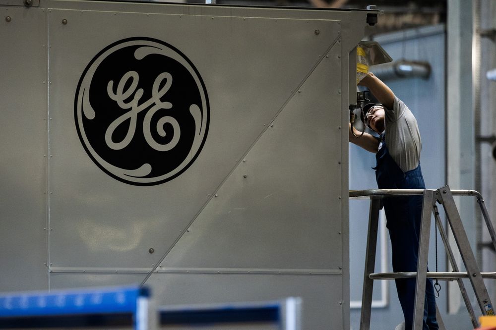 GE Plans 12,000 Job Cuts as New CEO Revamps Power Unit