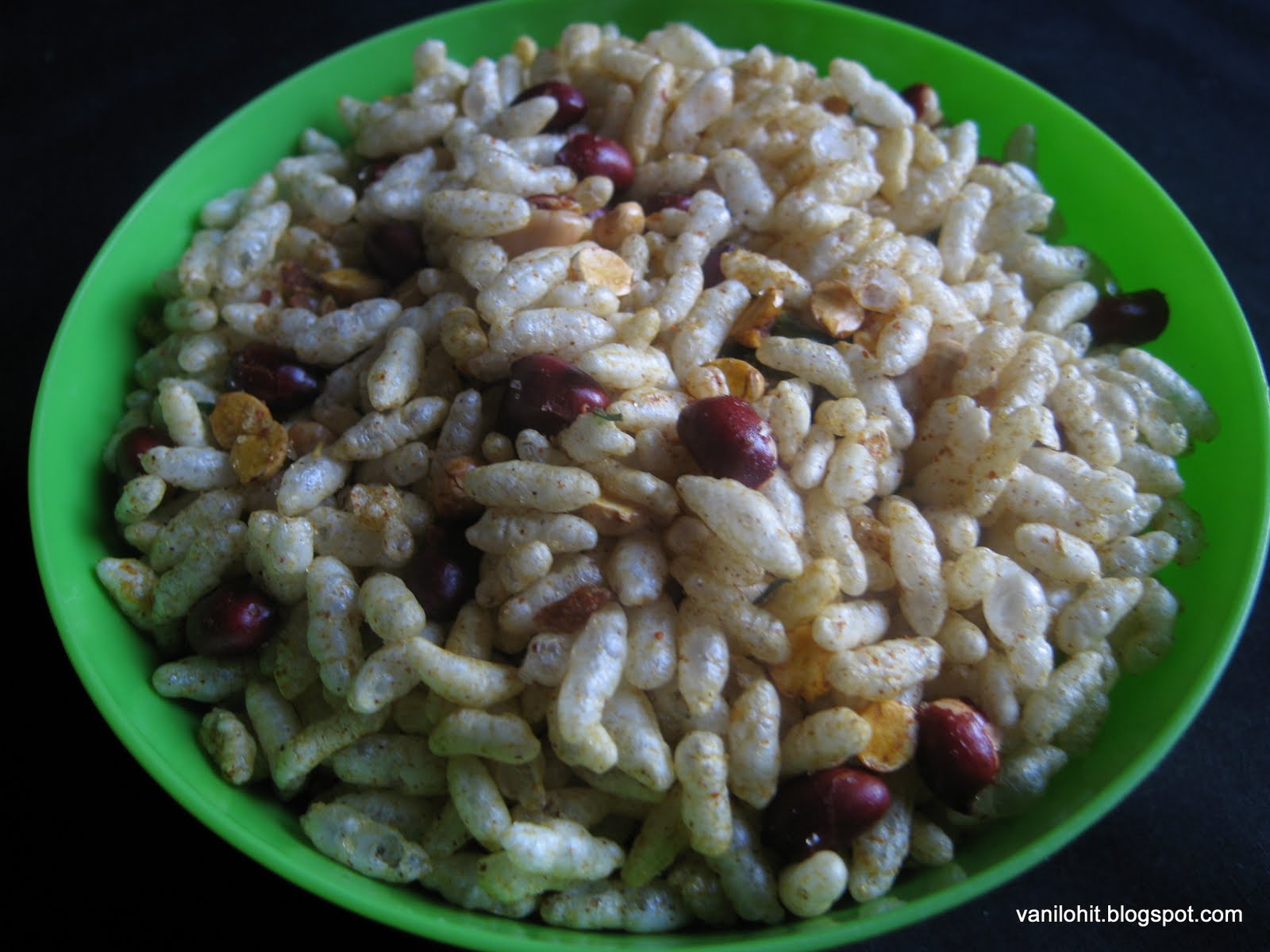 Puffed Rice Churumuri / ಮಂಡಕ್ಕಿ ಚುಡುವಾ (ಚುರುಮುರಿ) | Recipe world