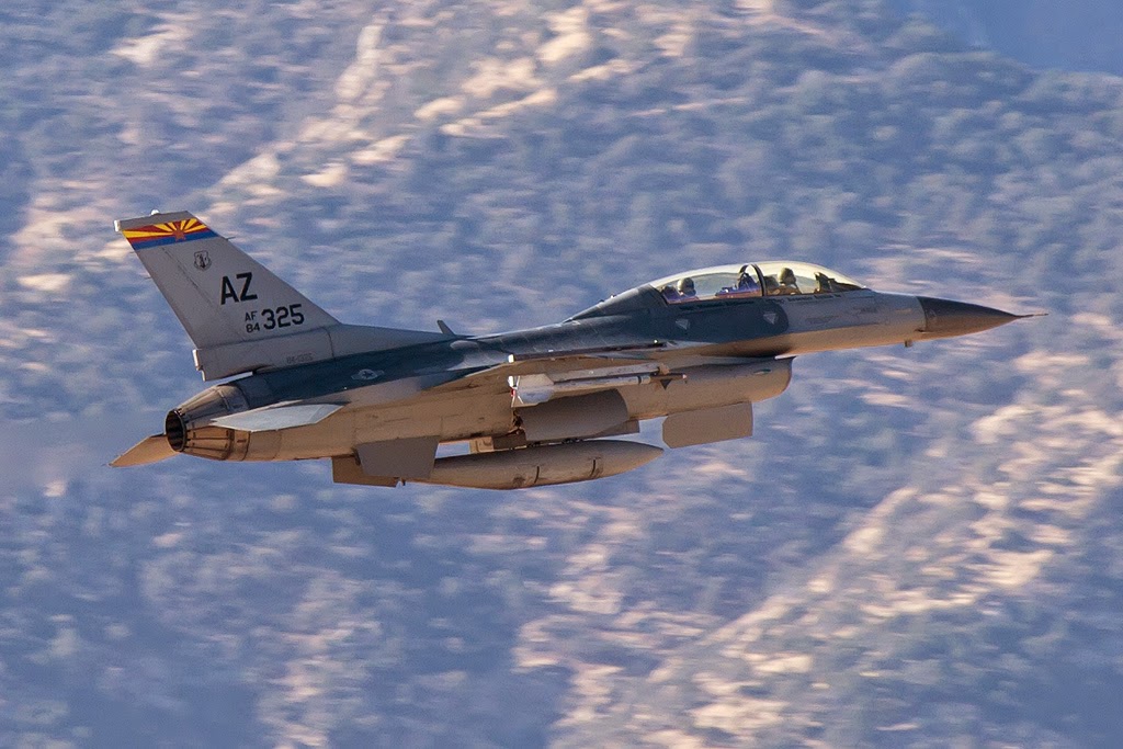 Historia y tecnología militar: EEUU interrumpe las operaciones de 82 F-16B