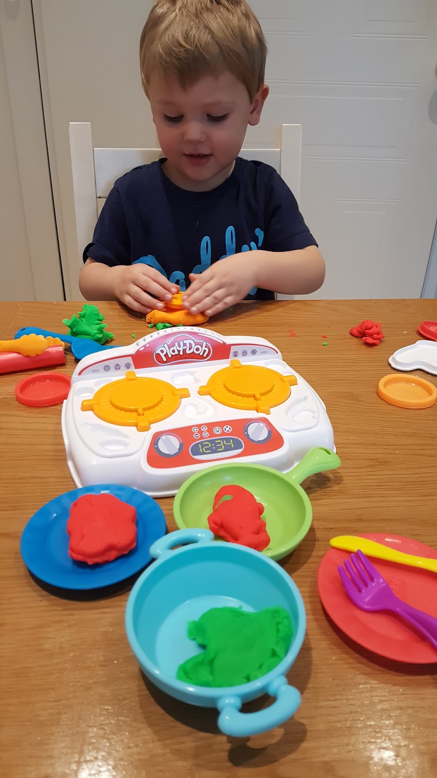 Product Review: play-doh kitchen creations sizzlin' stovetop ... The ...