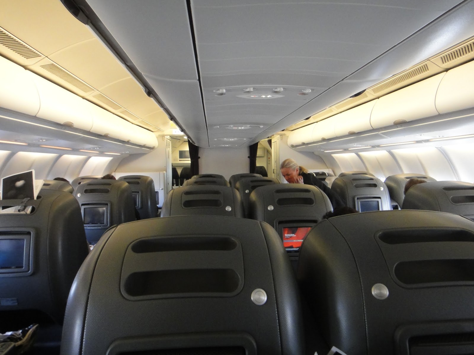 Qantas Business Class - Melbourne to Singapore QF35 (Airbus A330)