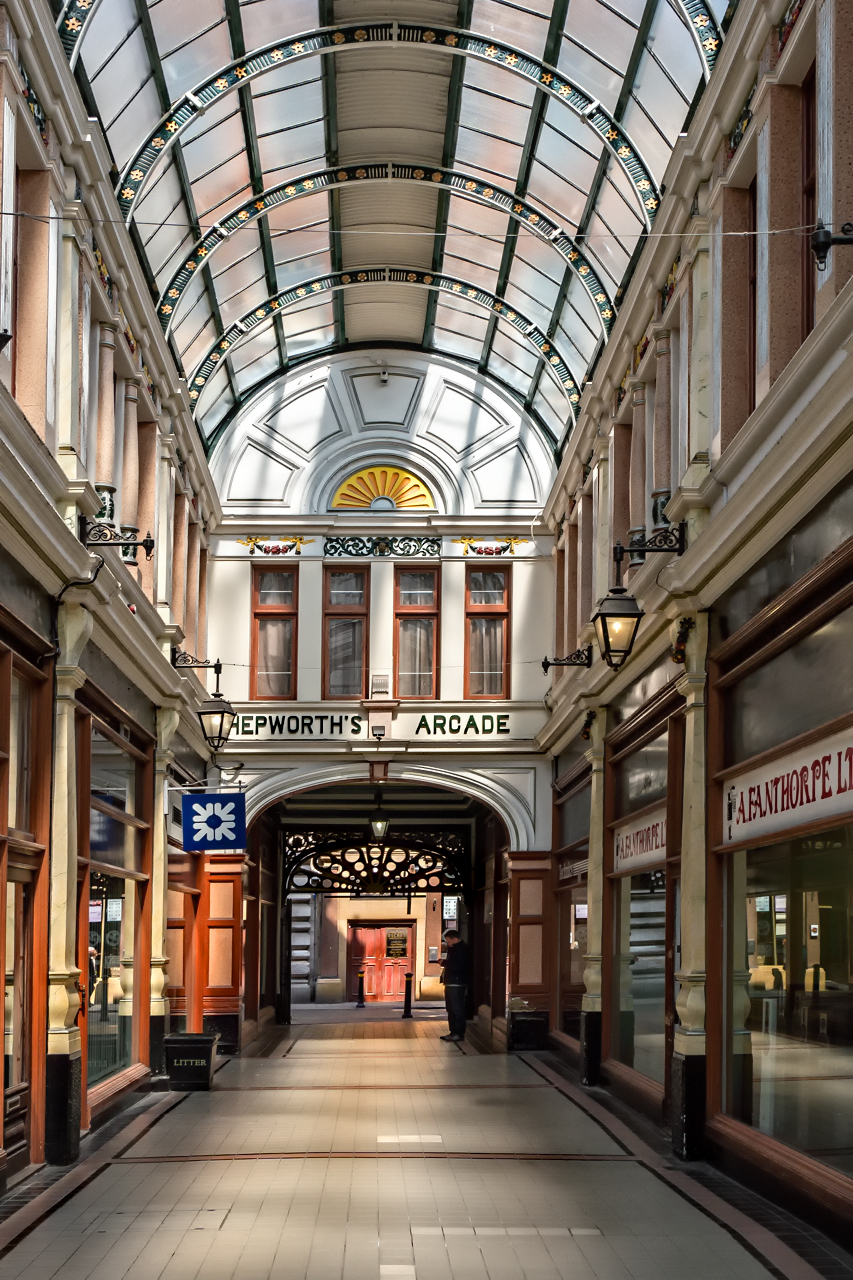 Lincolnshire Cam: Kingston Upon Hull, shopping arcade, parks ...